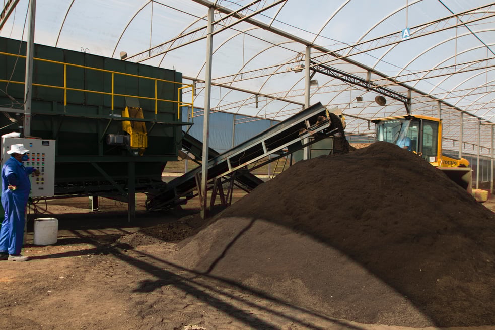 O que é compostagem de resíduos em larga escala?