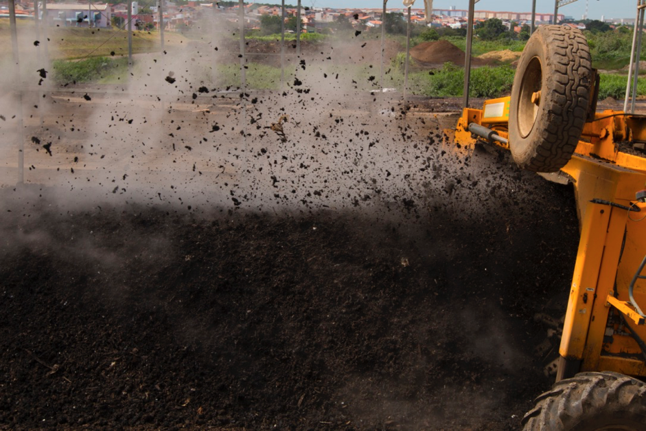 O que é compostagem de resíduos em larga escala?